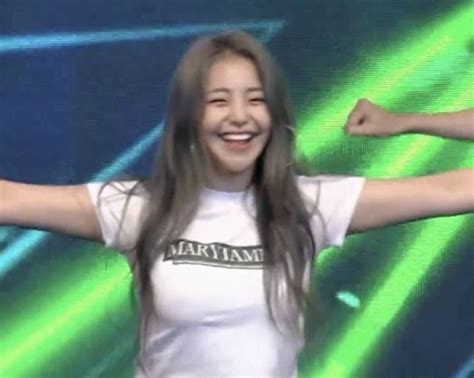 더쿠 브레이브걸스 꼬부기 눈나 눈웃음 