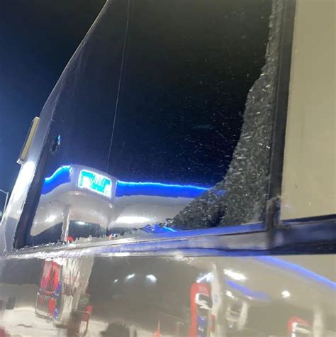 El autobús de Toño Lizárraga sufrió un intento de asalto y un músico resultó herido Infobae