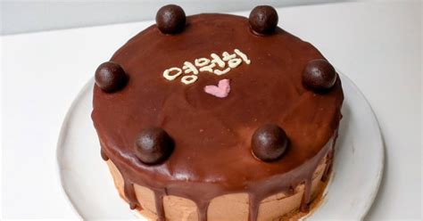 สูตร Dark Chocolate Drip Cake สไตล์เกาหลี ไส้ช็อกโกแลตกานาช โดย ครัวน