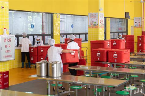 新学期新气象,中山学校自营食堂让学生吃得更香 新闻频道 中山网 新学期新气象,中山学校自营食堂让学生吃得更香 新闻频道 中山网
