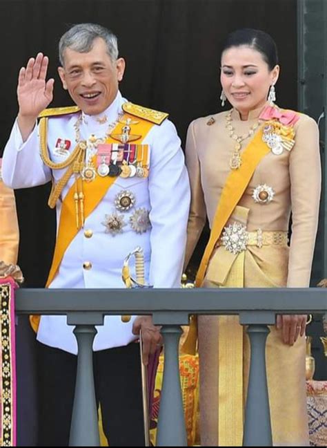 ในหลวงร 10 ราชินีสุทิดา ราชวงศ์ ภาพหายาก คนดัง