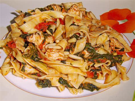 Nudeln mit Spinat Tomaten und Hähnchen von Mammapia Chefkoch de