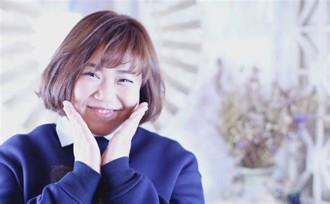무료 이미지 소녀 여자 초상화 사진관 아시아 푸른 직업적인 레이디 표정 헤어 스타일 미소 긴 머리 흑발