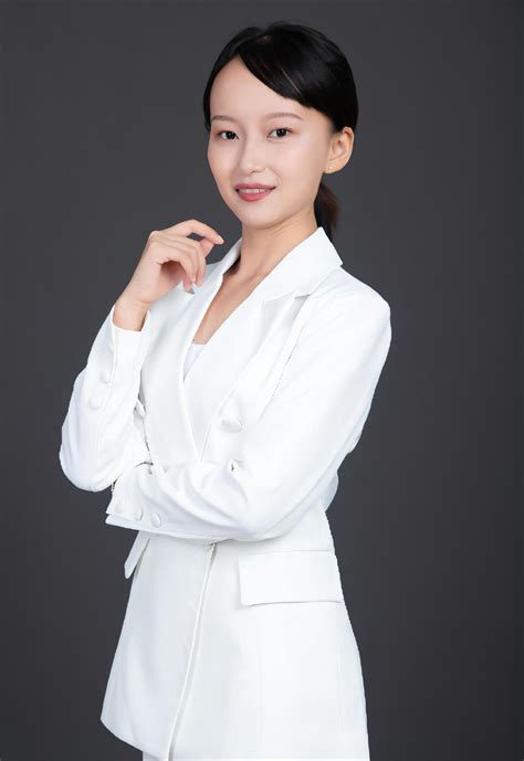 广西主持人广西主播配音广西活动主持人公司广西电视台主持人 更多优秀主持人关注哈雷星光