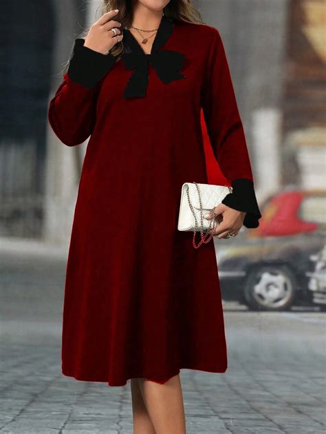 Shein Clasi فستان أنيق منتفخ مُزين باللونين بفيونكة للأحجام الكبيرة