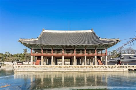 경회루 파빌리온은 경복궁에있는 건물입니다 프리미엄 사진