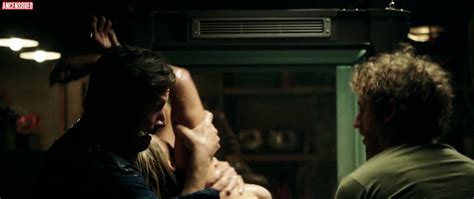 Alice Eve Nue Dans Replicas