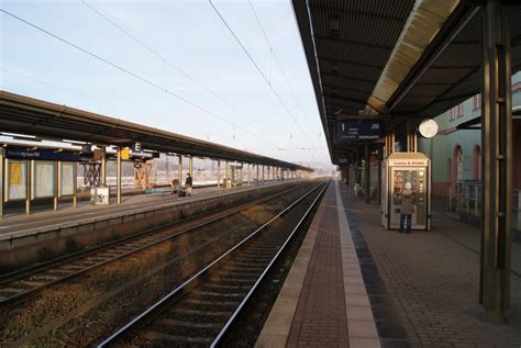 HBF Naumburg Saale Blick vom Bahnsteig Richtung Weißenfels Bahnbilder de
