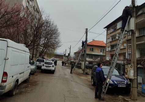Изрязаха старите неизползваеми кабели в два от кварталите на Монтана снимки