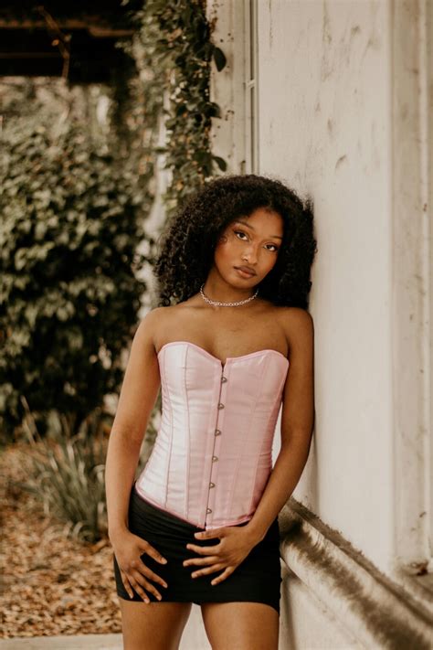 25 Mind Blowing Corset Outfit Ideas Worth Copying