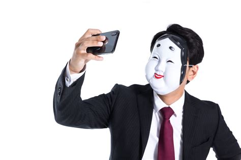 自撮り詐欺の写真素材 ぱくたそ