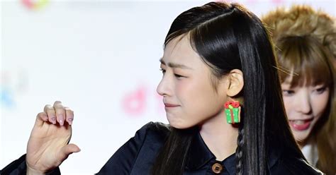 [t포토] 민지 팬들과 표정으로 소통중