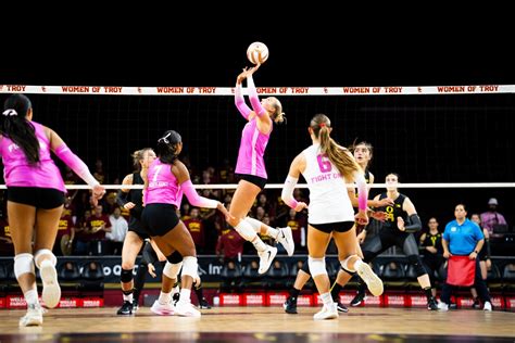 Womens Volleyball Sweeps Oregon Falls To Ucla Daily Trojan