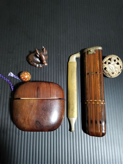【やや傷や汚れあり】喫煙具 籐？竹？の煙管入れ 骨？の根付 煙管 オマケの煙草入れと緒締め玉と子鹿の根付 提げ物 年代物 アンティークの落札