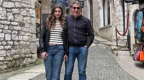 Башар Рахал заведе дъщеря си и любимата си във