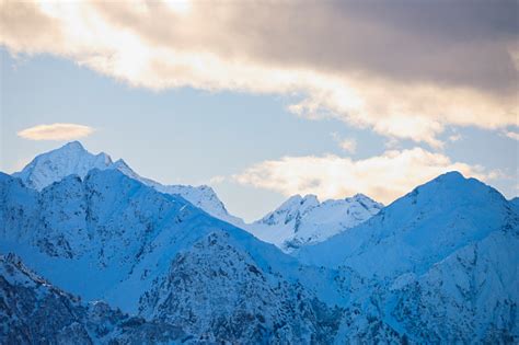 파노라마 겨울 풍경 알프스 산 정상 스키 리조트 꼭대기에 있습니다 햇볕이 잘 드는 스키 리조트에서 즐기는 풍경 파우더 스노우 스노우 캡프 마운틴 백운석 이탈리아 유럽 0명에