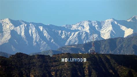 Record Snowfall In California Leaves Many Stranded The New York Times