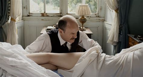 Nude Video Celebs Laetitia Casta Nude Behind The Walls Derrière