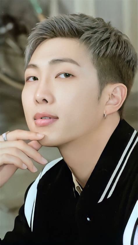 Kim Namjoon Panosundaki Pin