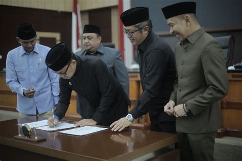 Dprd Dan Pemkot Tetapkan Apbd 2024 Bima Arya Pastikan Program Rtlh Dan