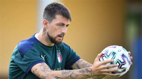 Fiocco Rosa Per Il Calciatore Francesco Acerbi Ecco La Prima Foto