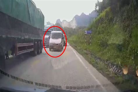 Tài Xế Xe Khách Vượt ẩu Chặn đầu ô Tô Ngược Chiều ở Tuyên Quang Bị
