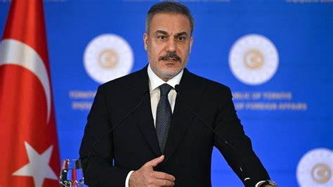 فیدان نابێت کۆمەڵگەی نێودەوڵەتی دەستێوەردان لە سووریا بکات