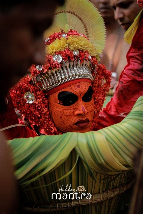 Vishnumoorthi Theyyam Dance Of India Kerala Mural Painting Airport Travel Outfits