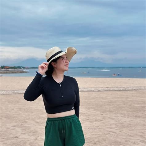 C H E A H • W E N Cheah Wen On Threads