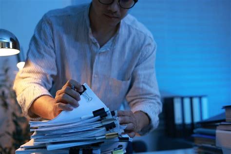 仕事に邁進する人は一流にはなれない脳科学者が隙間時間に仕事を詰め込むなと断言する理由 何もしないでボーっとする先延ばしは悪では