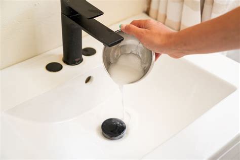 How To Clean A Bathroom Sink In Easy Ways