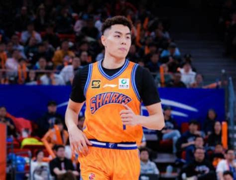 高效表现！李添荣全场10中7，三分7中4，得到18分6篮板3助攻