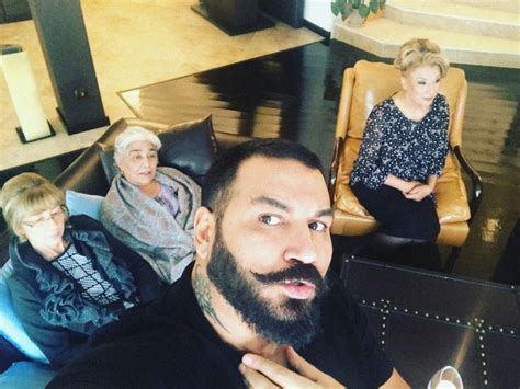 РАЗКРИТИЕ Майката на Азис със сензационно признание Исках да го абортирам но си беше писано