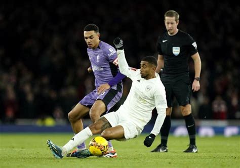 Liverpool Defender Trent Alexander Arnold Sidelined With Knee Injury