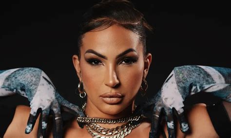 Valesca Popozuda Celebra Dez Anos De Beijinho No Ombro