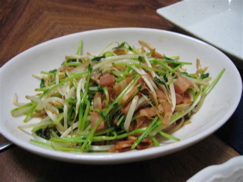 豆苗のベーコン炒め大葉にんにく醤油使用 By Hidenori 【クックパッド】 簡単おいしいみんなのレシピが395万品