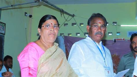 11వ రౌండ్‌లో టీఆర్ఎస్ లీడ్ టీఆర్ఎస్ శ్రేణుల సంబరాలు Trs Cadre Are