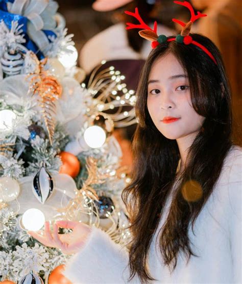 Teen Babe Finds Out Who Really Filled His Mom S Christmas Stocking Each Year YourTango