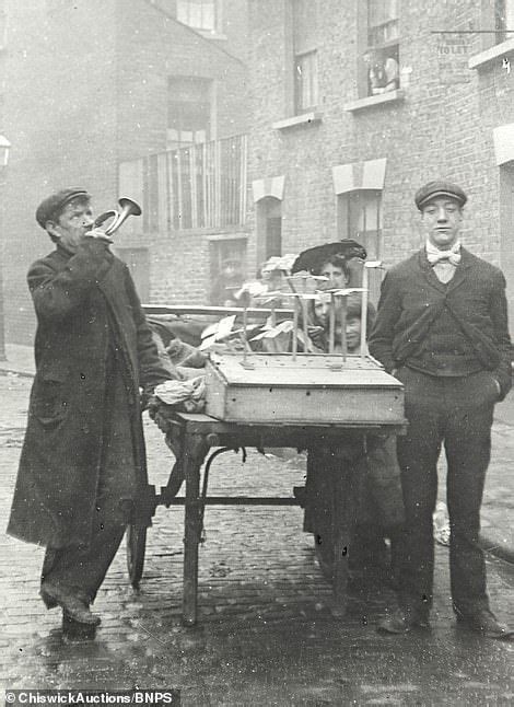 Photos Reveal Life In Londons Poverty Stricken East End In The 1890s