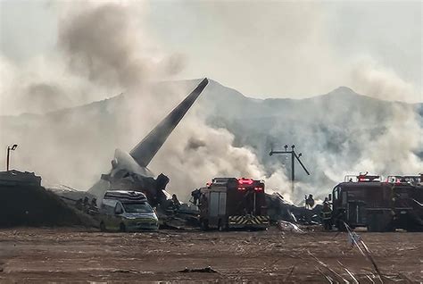 속보 제주항공 여객기 활주로 이탈사고···약 40분 만에 초기진화 2명 구조