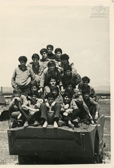 Iverieli პირველი სკოლის მოსწავლეები სამხედროს გაკვეთილზე