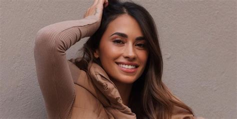 Ajustados Vestidos Y Reveladores Conjuntos Deportivos Antonela Roccuzzo Hace Vibrar A Los Fans