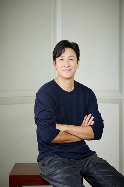 데뷔 24년차 이선균 인생작 하나만 꼽기 힘든 독보적인 매력 Ten스타필드 텐아시아