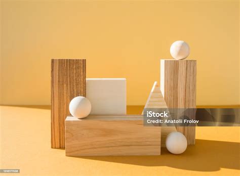 Komposisi Angka Geometris Benda Kayu Tiga Dimensi Dengan Latar Belakang