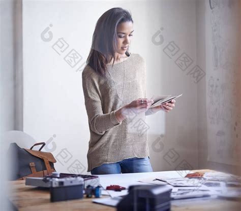 大笑宝宝与马赛克组合图片 包图网企业站