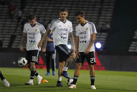 SportsCenter On Twitter Juntos Rezando Por El Gol Icardi Y Dybala