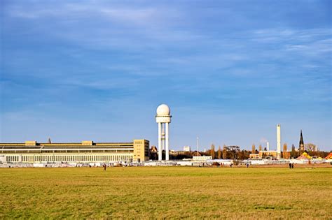 베를린 중심부의 템펠호프 공항 공항의 전경을 조망하실 수 있습니다 12월에 대한 스톡 사진 및 기타 이미지 12월 겨울
