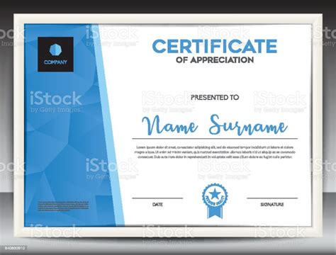 인증서 템플릿 벡터 일러스트 레이 션 A4 크기 비즈니스 플라이어 디자인 광고 인쇄 업적 감사 기업 행사 졸업장 레이아웃 블루 다각형 배경 0명에 대한 스톡 벡터 아트 및