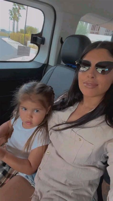Valu Cervantes V A Instagram Novia De Messi Famosos Consejos De F Tbol