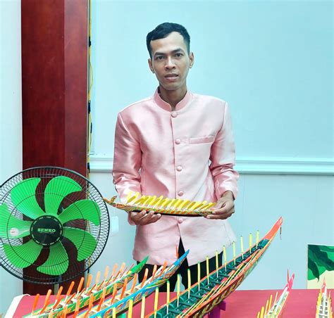 Người thổi hồn vào mô hình ghe Ngo của đồng bào Khmer Báo Công an Nhân dân điện tử